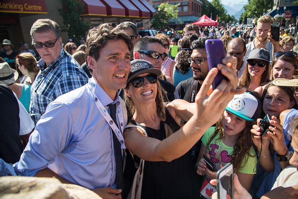 Justin Trudeau mixes it up with the Revelstoke crowd – Revelstoke ...